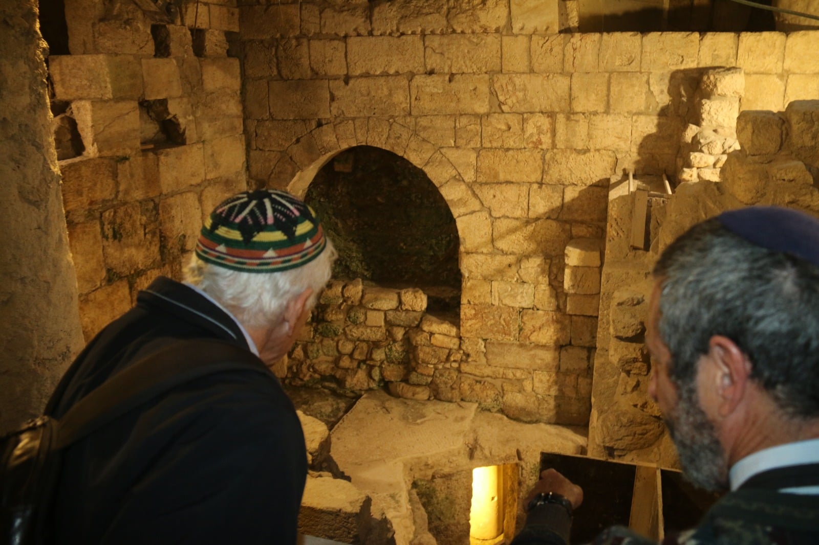 Jewish Astronaut, Jeffrey Hoffman visits the Western Wall: "In one ...